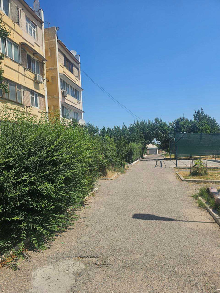 сдается своя 1 ком на Чирчике на улице Навбахор, с видом на набережную