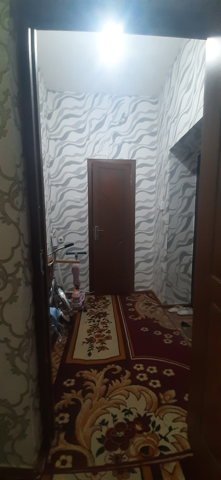 Sergeli 6a da 1-etaj 2 xonali uy sotiladi