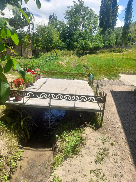 Tashkent vloyati Bostoliq tumanida uy sotiladi