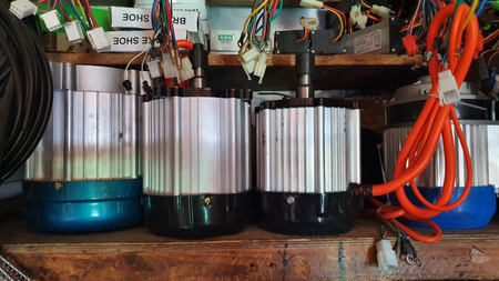 Elektron skuter va muraveylarga zapchastlar.
