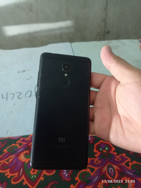REDMI 5 ekran cheti sal singa faqat 5.6.7 ayfon tellariga almashiladi