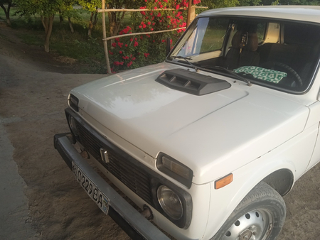 Vaz 2121 sotiladi
