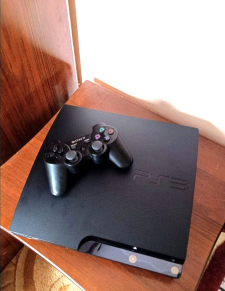 Playstation 3 slim xolati ideal 11 oyni tayor xich qanqa aybi yo