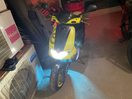 Moto skutir sotiladi holati Yahshi.