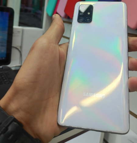 Samsung a71 6+6/128gb xolati yaxwi srochna sotiladi