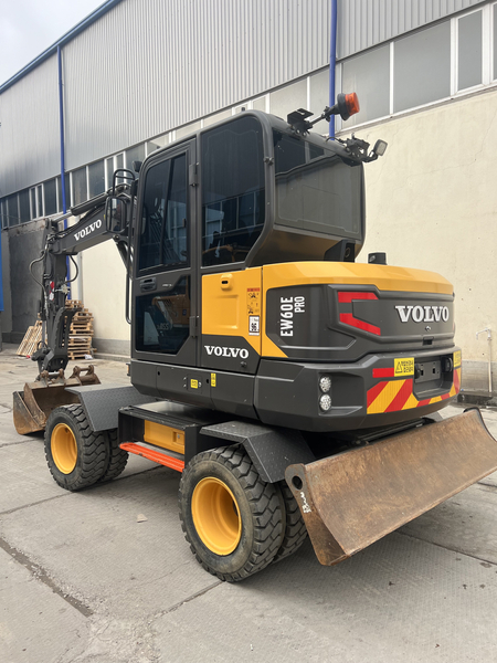 Продоется VOLVO EW60E pro 2022год