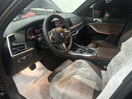 BMW X7 xDrive 40i m body 
Год : 2021