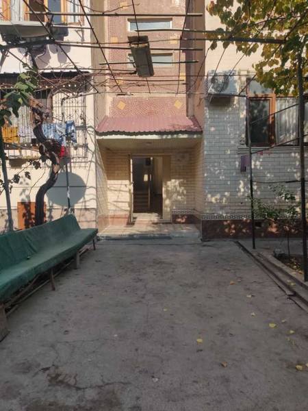 Срочно Продается квартира в Шайхантахурском районе 4/5/5 (J3773)