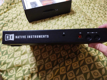 Native-Instruments Machine.