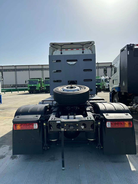 Сотувда мавжуд! Тягач CAMC H9 CNG  4x2