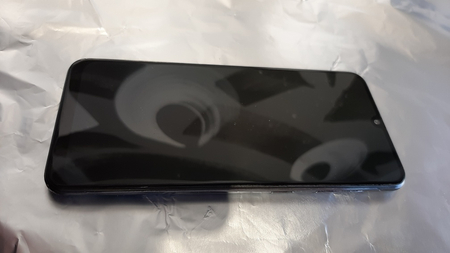 Samsung A50 Karobkasi bor