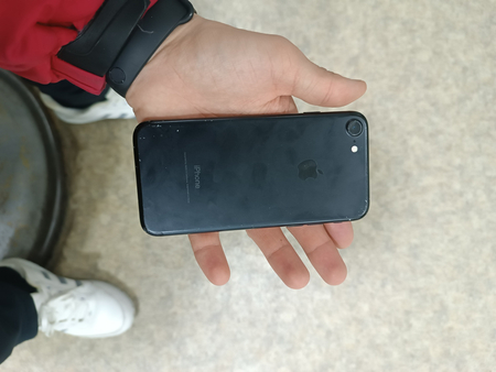 Iphone 7 32 gb KHA oqb oylab tel qilila realni oladiganla