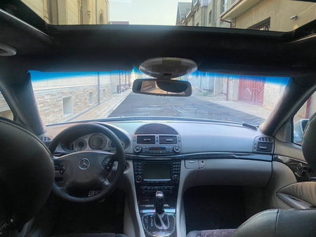 Mercedes Benz W211 E320
