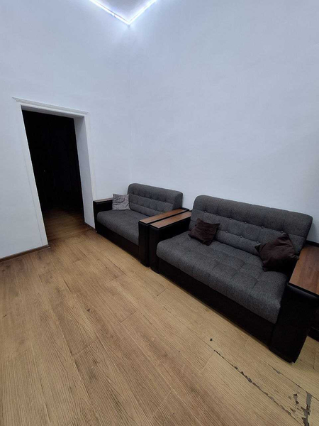 Срочно кабинет 35м² с мебелью
