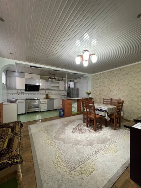 Срочно сдается Яккасарайский район шикарный больщой дом