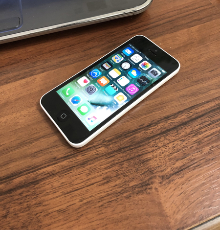 Продаю Iphone 5c