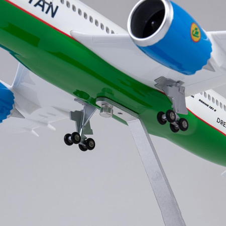 Модель самолета Boeing 787 Uzbekistan Airways