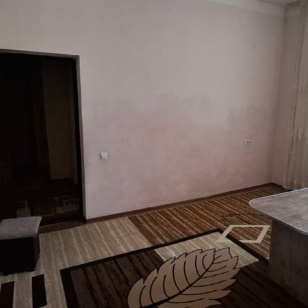 Tezda 2xonalik kvartira 3-qavatda 4qavatli yangi gʻishtli domdan sotil