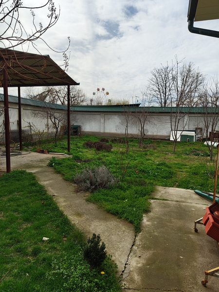 Продается дом , участок земли 6.5 соток