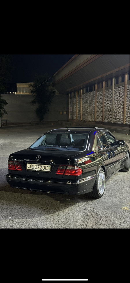 w 210 Mercedes Bens