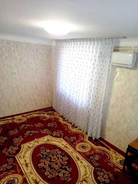 Chilonzor 13 kv 2 xona Farxod bozor chorraxasi