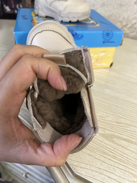 Продам зимние сапожки на девочку котофей