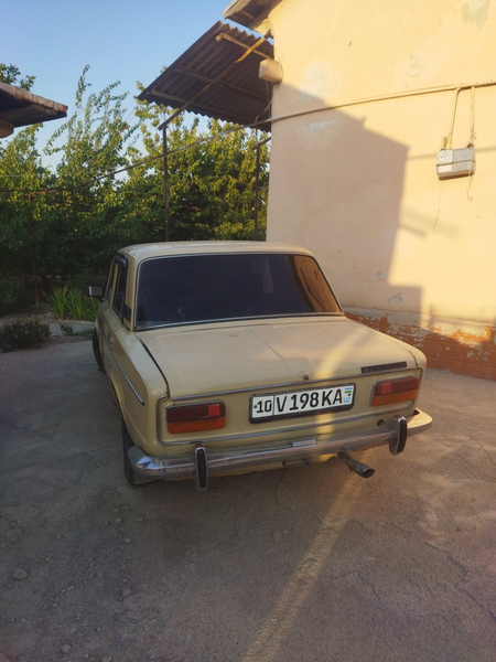 Srochna sotiladi Vaz 2103