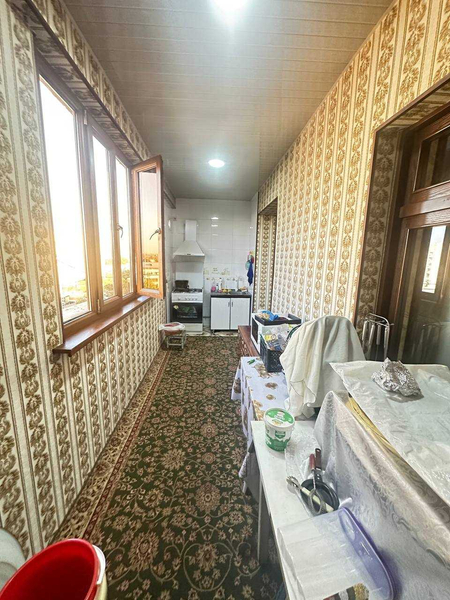 4 хонали Берунийда 8- каватда срочно сотилади, майдони 105 м2, панель