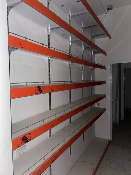 Полка новая для продуктового магазина