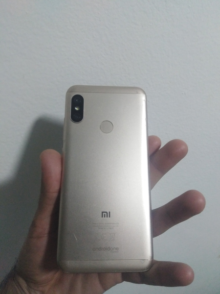 Побил телефони сотилади Redmi Mi A dulait