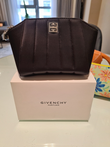 Косметичка Givenchy новая