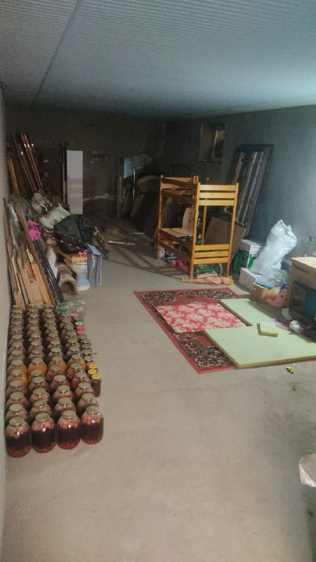 Nazarbekda, 8 sotix 9 honali har bir honani tegi podvulli sotiladi.