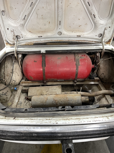 Volga 3110 sotiladi
