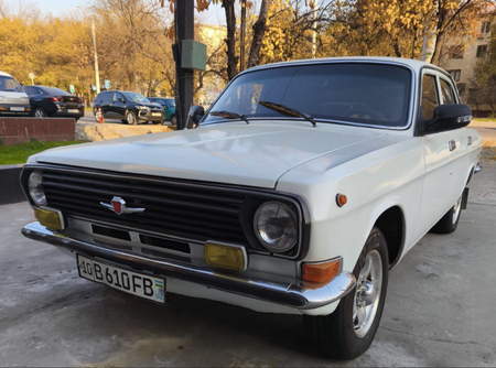 Волга 2410.  Год 1990