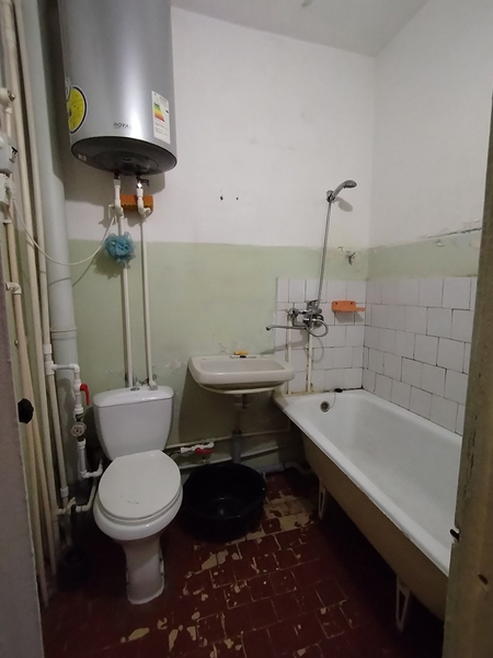Чирчик ш. Автосалон Милицейский дом 3-этаж 1х (2х килинган) 46 м²