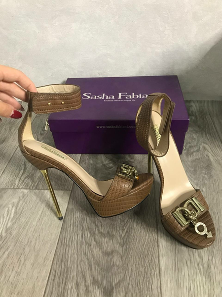 Босоножки на шпильке Sasha Fabiani
