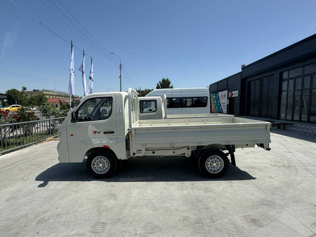 Yuk tashishlarga mojallangan Forland T5 2400 mashinasi
