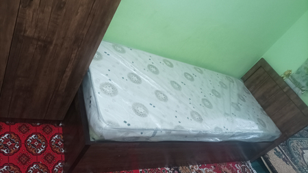 Divan va shkaf komplekt sotiladi