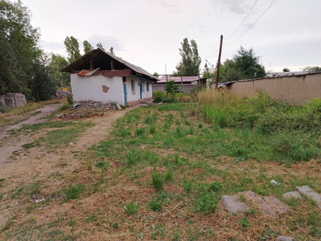 Продаётся земельный участок с домом