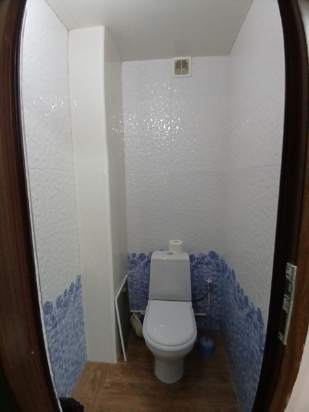 Продаётся 2 комнатная,октябрь 2 этаж