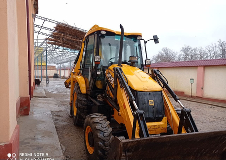 ЖСБ экскаватор погрузчик 2019 йил 5900 моточаст ишлаган холати янгидек