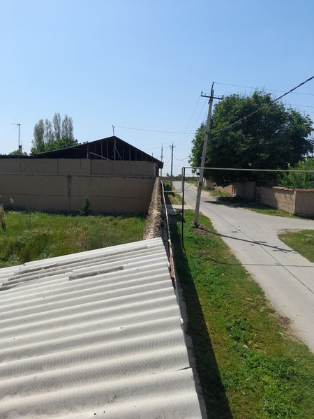 Uchastka sotiladi.