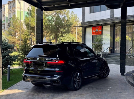 BMW X7 50i  4.4L