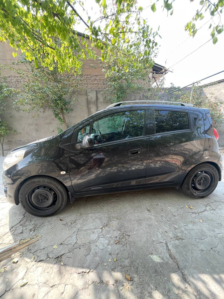 Spark qora moshina