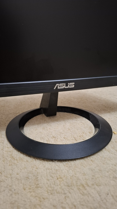Asus 24 dyum IPS monitor
