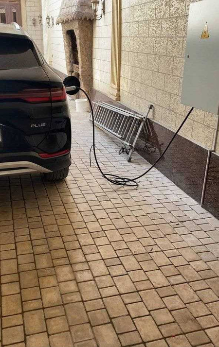 Elektromobil uchun zaryadlash qurilmasini o'rnatish установка зарядное