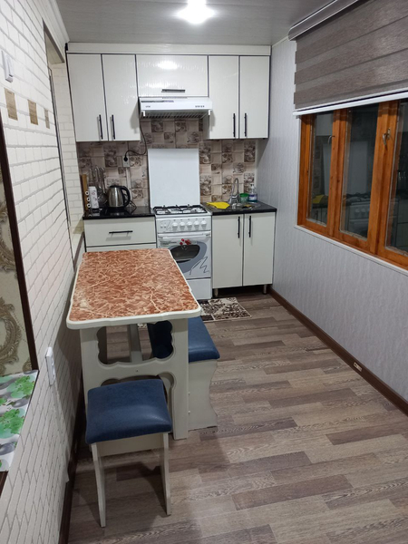 Сдаётся квартира по суточно 1комнатная переделанный в 2х на 2этаже