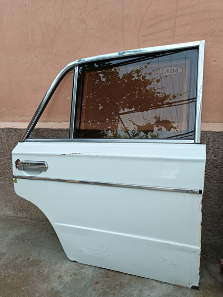 vaz 2106 ga eshiklar 3ta bor
