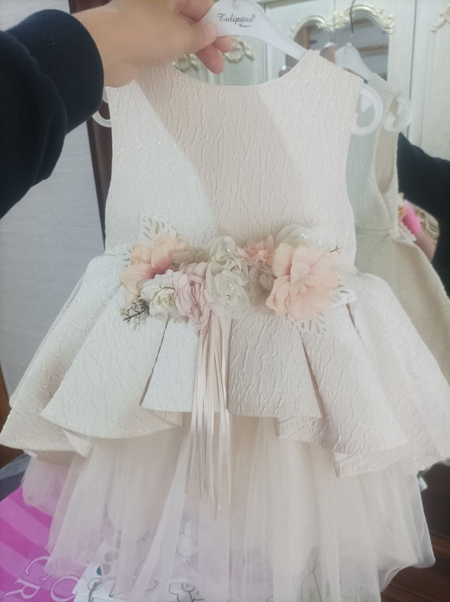 Платье Tulipano Bianco из жаккардовой ткани Peplune на 2 и 3 год