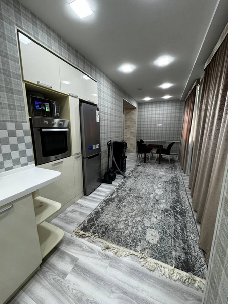 3 ком/2/4 кирпич площадь 80м2. Метро Ойбек
